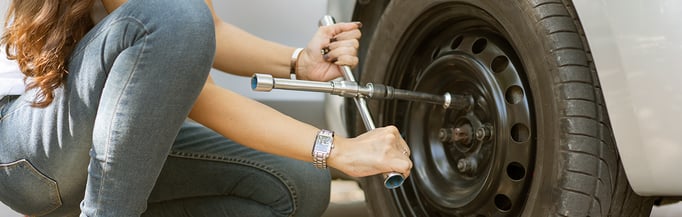 Consejos de vida: Aprende a cambiar la llanta de un carro